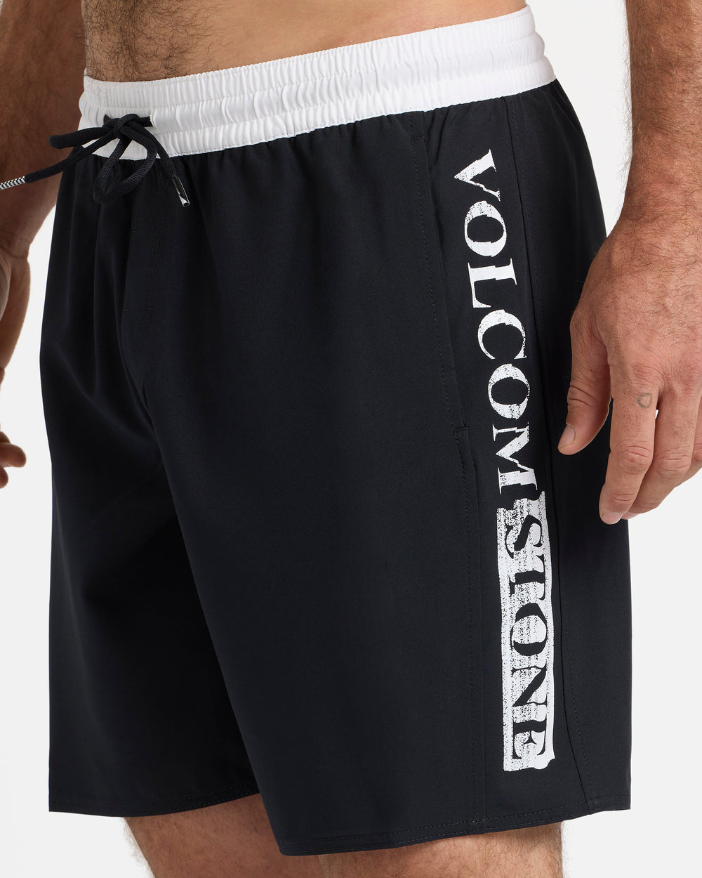 Jones 18" Trunk – Volcom