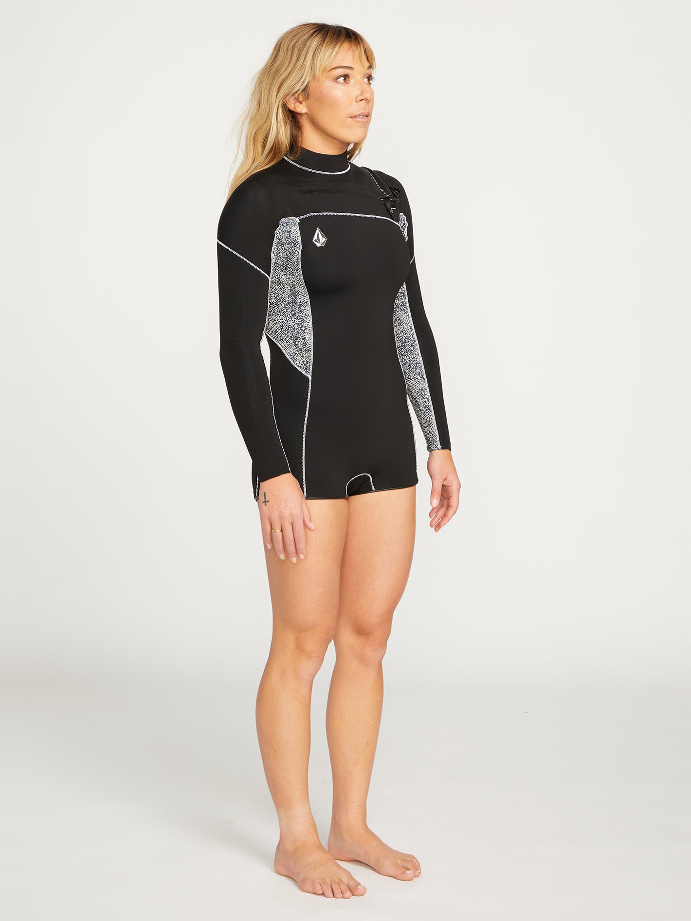Womens Modulator 2mm Long Arm Chest Zip Wetsuit - Black – Volcom
